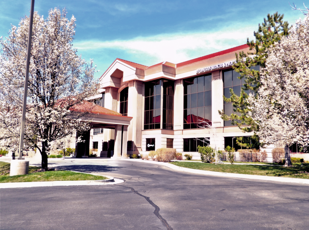 Riverwoods Offices Building side view – Anderson CRG